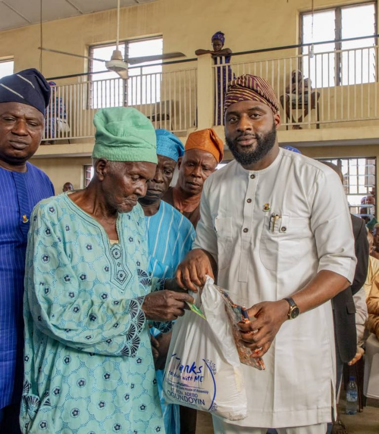 Oyo Speaker Adebo presents gifts to widows, physically challenged in ...