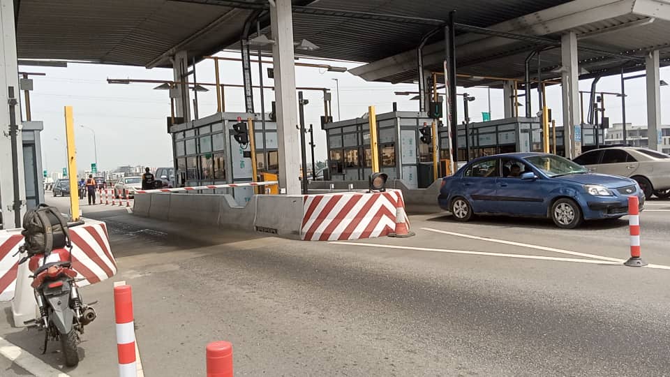 Lekki toll: Vehicles move unhindered as security operatives stand guard ...