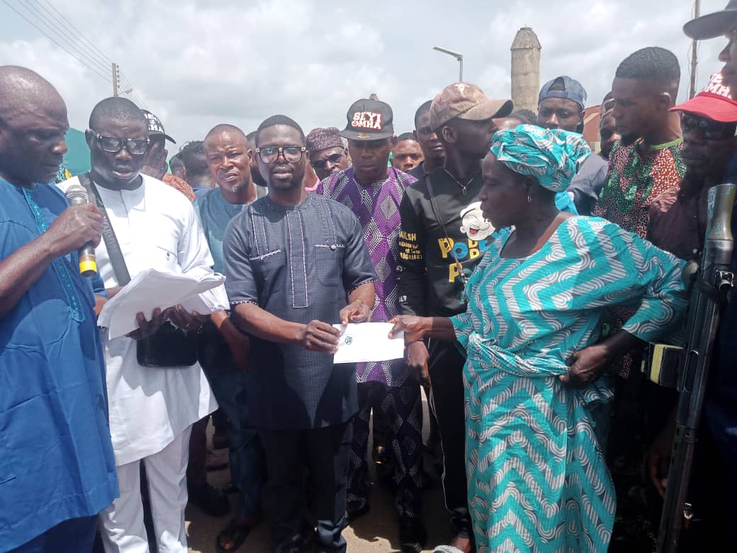 Hon. Joseph Kolawole empowers hundreds of women in his constituency