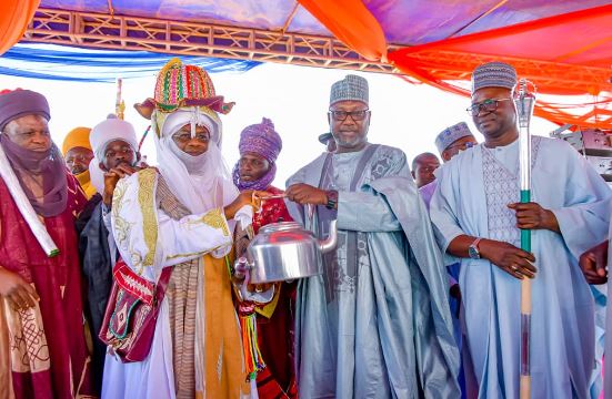 Gov Bello presents Staff Of Office to Emir of Kagara – Trending News