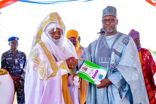 Gov Bello presents Staff Of Office to Emir of Kagara – Trending News