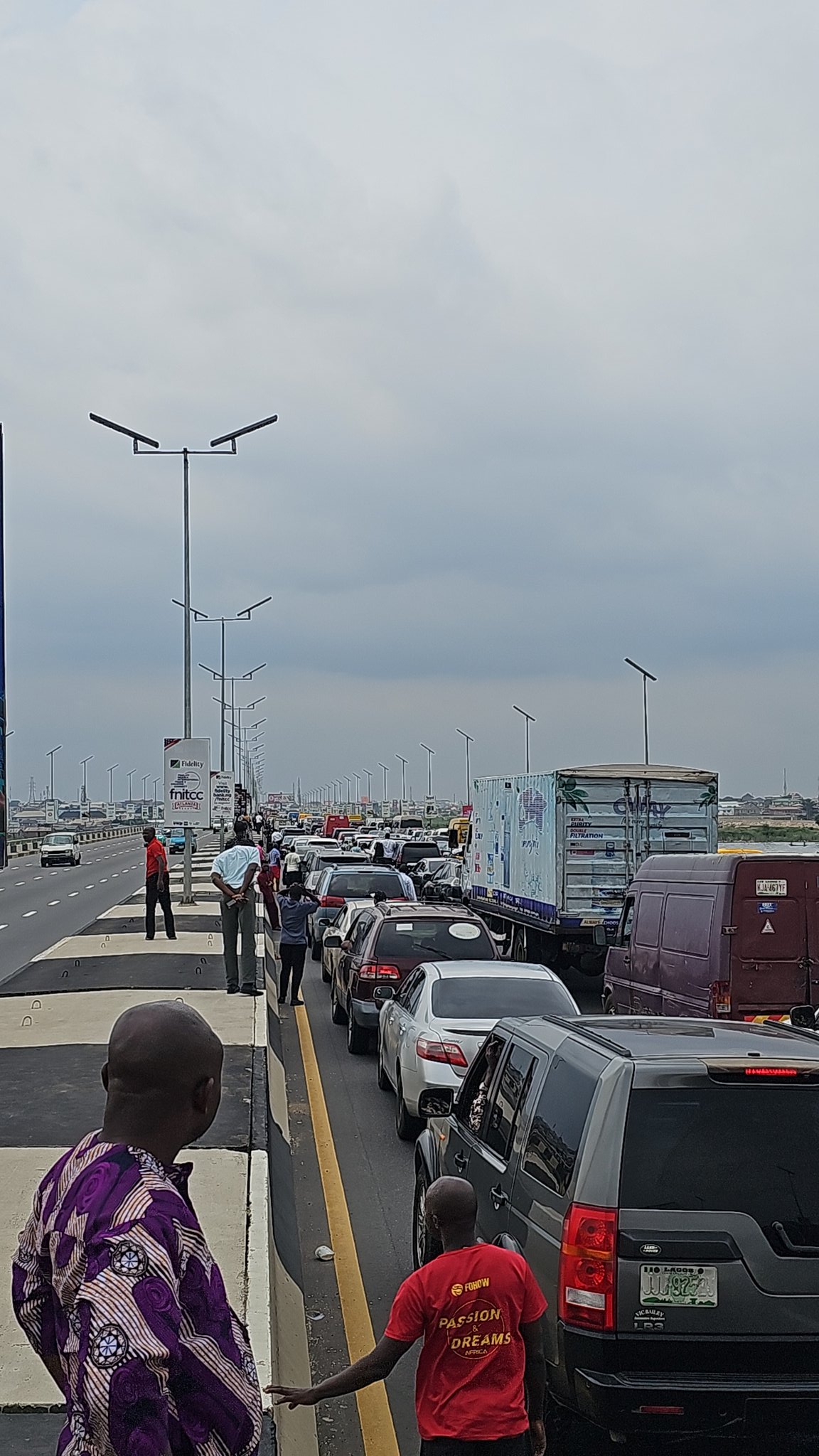 Oworonshoki Residents Block Third Mainland Bridge - Trending News