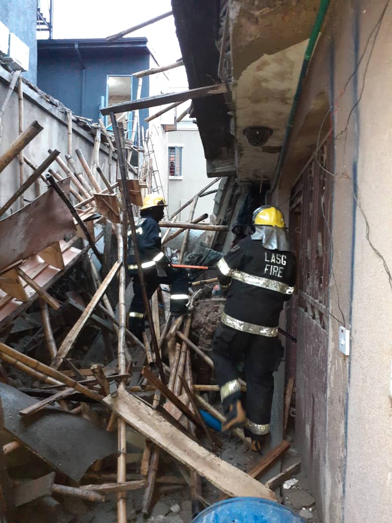 Lagos Agency Rescues 5 Workers From Collapsed Construction Site ...