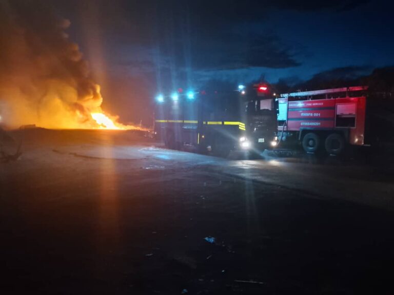 FRSC/Fire Service Avert Tanker Fire Disaster In Enugu - Trending News