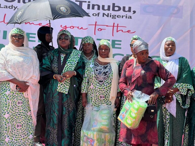 Niger State First Lady Flags Off Distribution Of 10000 Sanitary Packs ...
