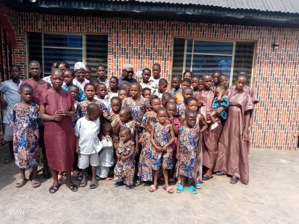 Senator Omisore Marks New Year with Visit to Covenant Orphanage ...